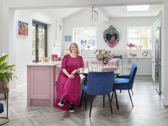 Pink and blue kitchen : Goodhomes Magazine