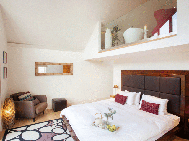 How to put a bath in a bedroom - Goodhomes Magazine : Goodhomes Magazine