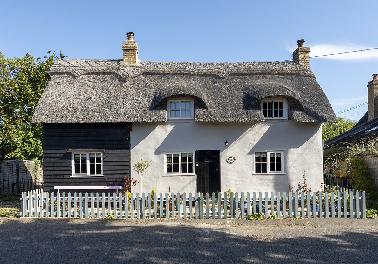 Explore this quirky and stylish thatched cottage in St Neots ...