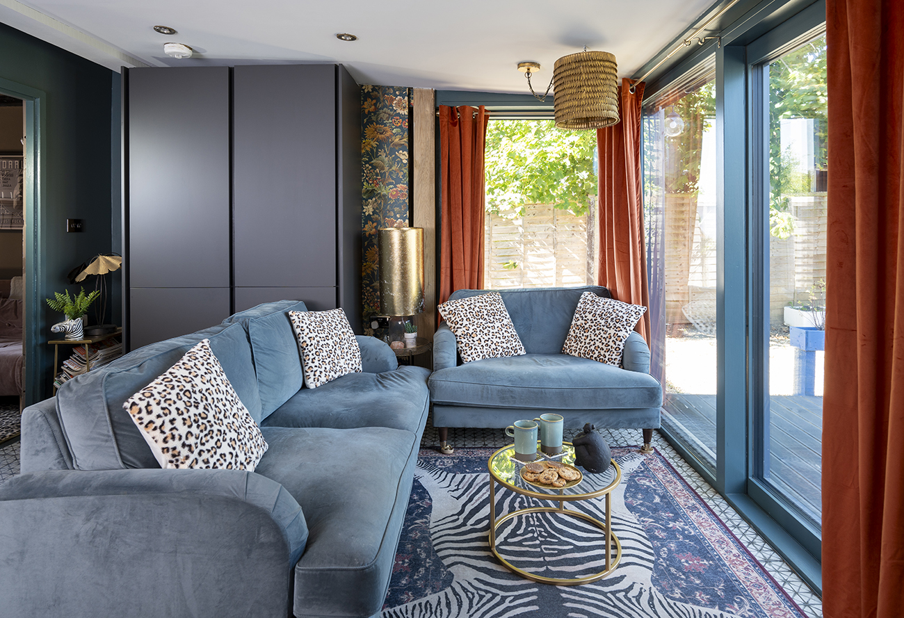 Explore this quirky and stylish thatched cottage in St Neots ...