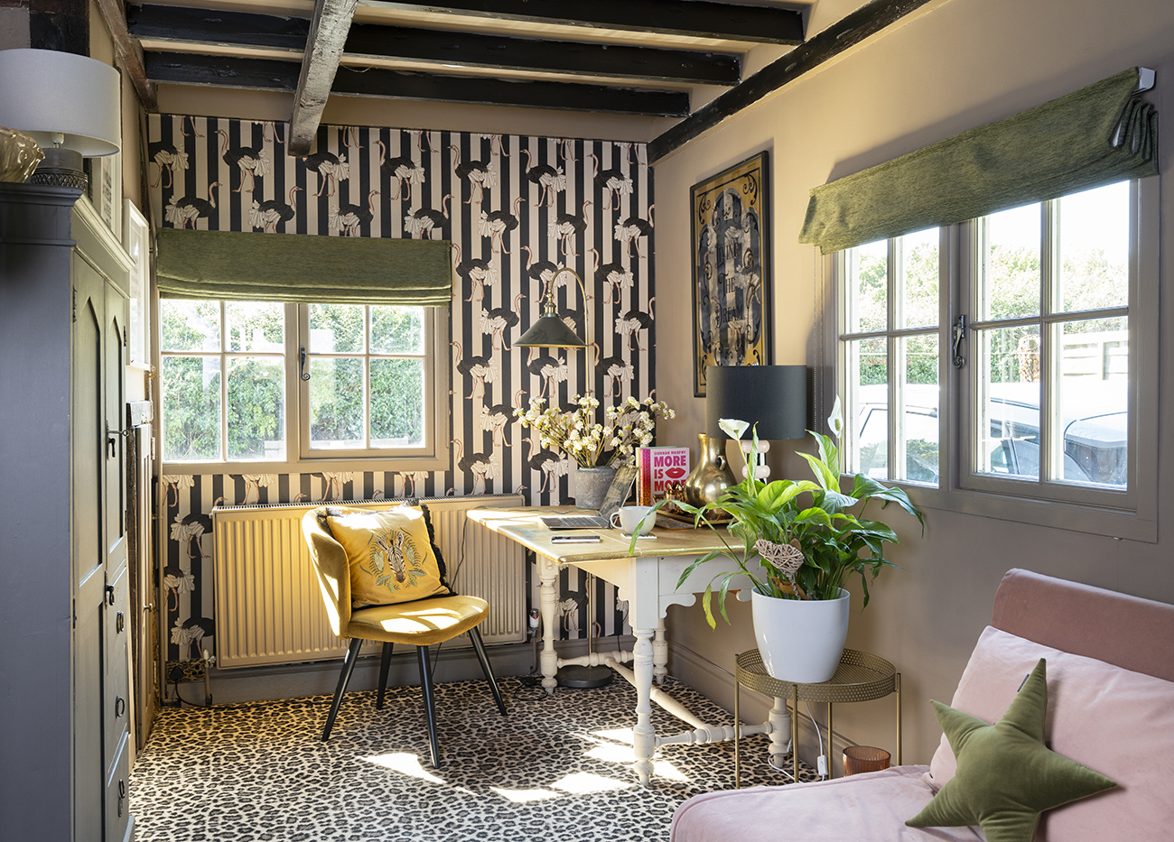 Explore this quirky and stylish thatched cottage in St Neots ...